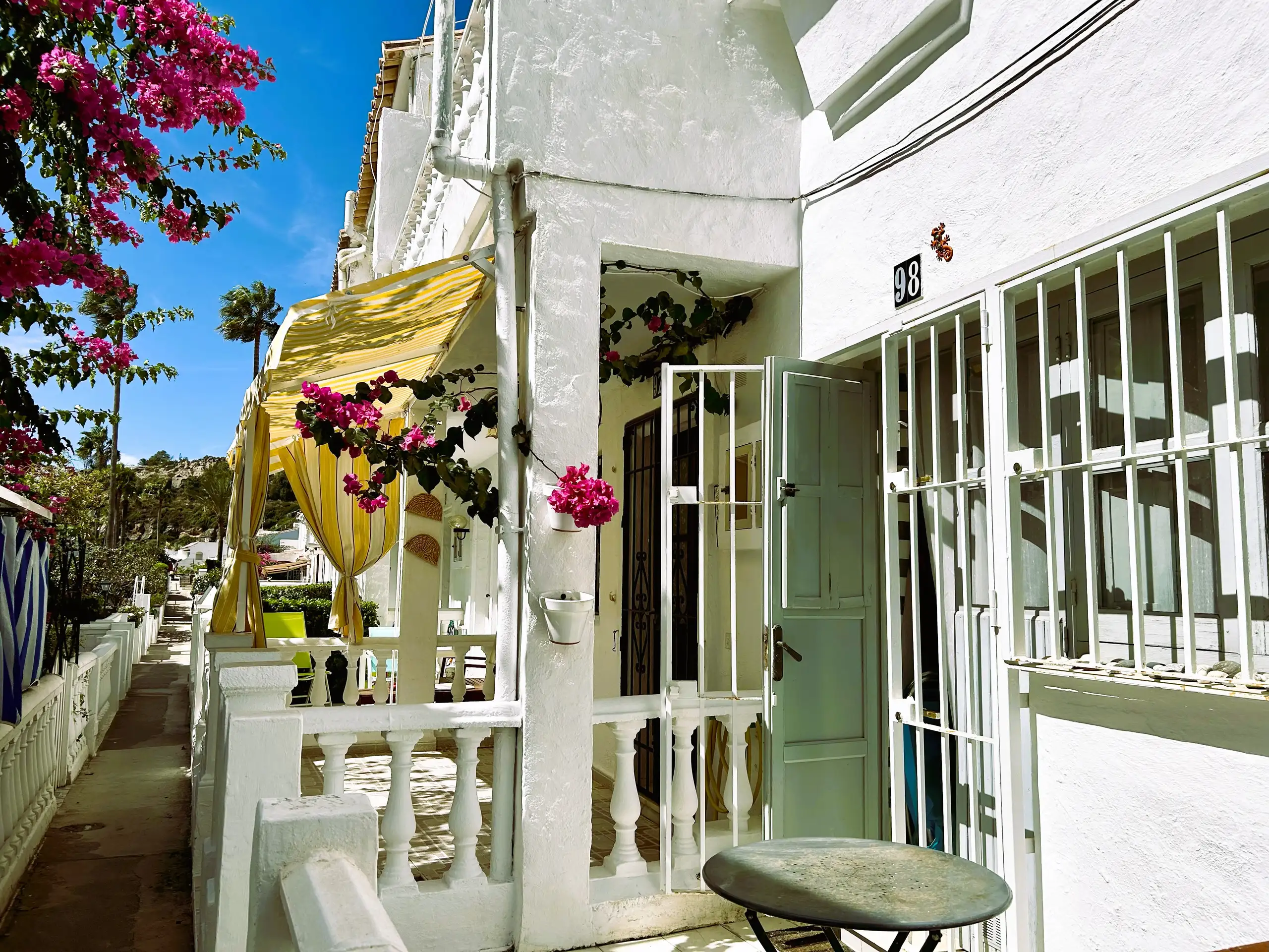 Playa Paraiso Townhouse, Duquesa - Castles